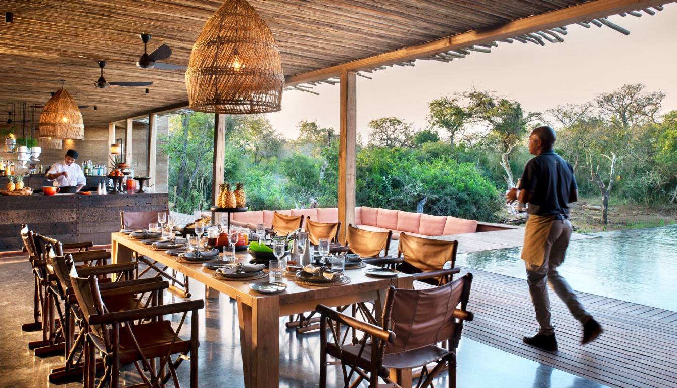 Tipping on Safari: Guide, Staff & Lodge Gratuity Amounts