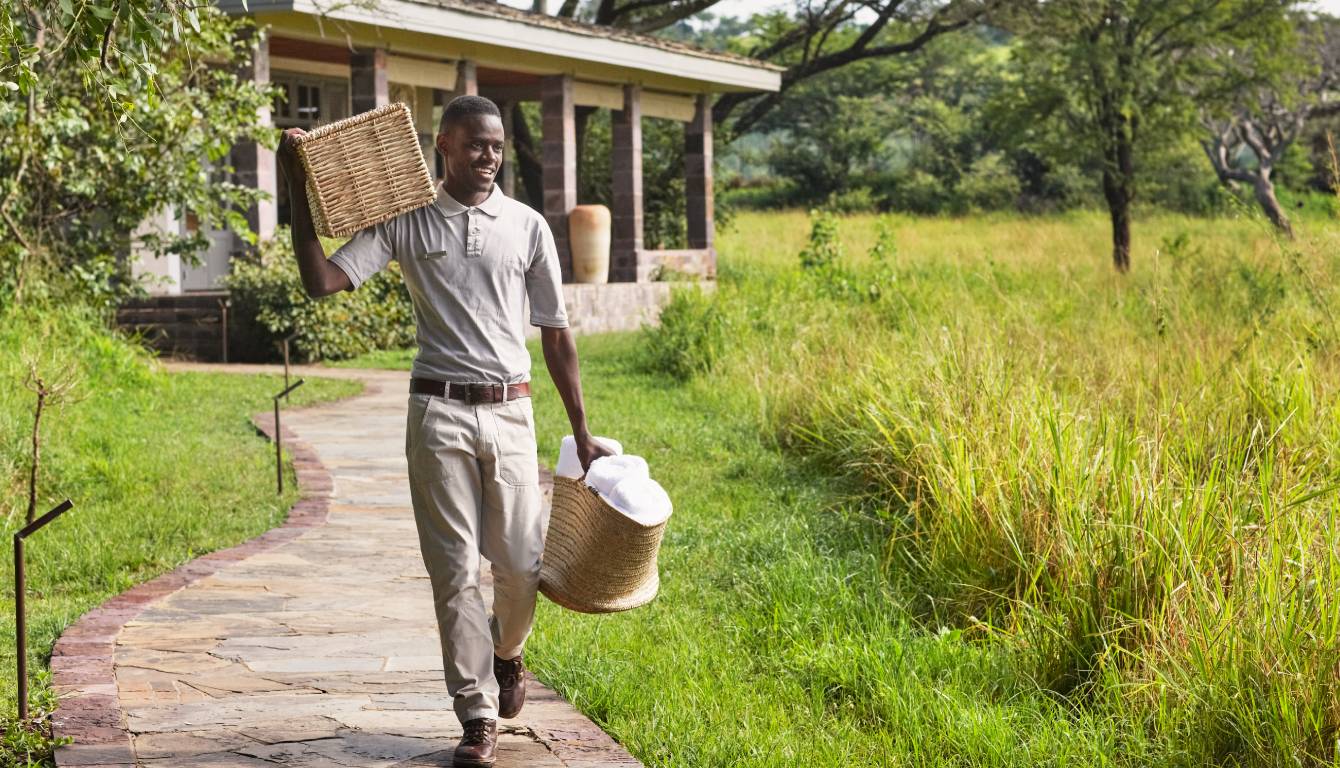 Tipping on Safari: Guide, Staff & Lodge Gratuity Amounts